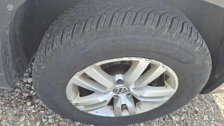 Grey Volkswagen Tiguan 2013 in Marijampole, with an engine capacity of 1.98 L and mileage of 230 thousand km for 3200 €, photo 15 on AUTOMOTO.COM.LV