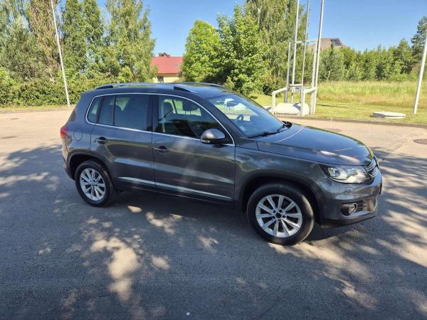 Grey Volkswagen Tiguan 2013 in Taurage, with an engine capacity of 1.97 L and mileage of 310 thousand km for 8800 €, photo 4 on AUTOMOTO.COM.LV