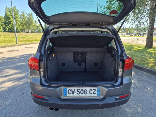 Grey Volkswagen Tiguan 2013 in Taurage, with an engine capacity of 1.97 L and mileage of 310 thousand km for 8800 €, photo 9 on AUTOMOTO.COM.LV