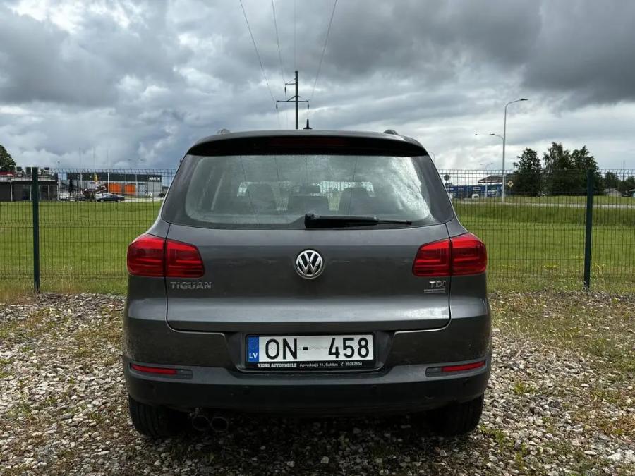 Pelēks Volkswagen Tiguan 2013 Saldus, ar dzinēja tilpumu 2.00 L un nobraukumu 225 tūkst. km par 8900 €, foto 7 vietnē AUTOMOTO.COM.LV