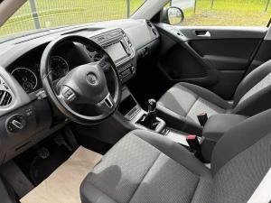 Pelēks Volkswagen Tiguan 2013 Saldus, ar dzinēja tilpumu 2.00 L un nobraukumu 225 tūkst. km par 8900 €, foto 8 vietnē AUTOMOTO.COM.LV