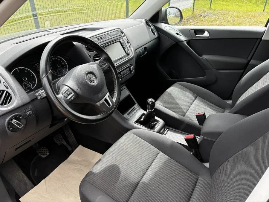 Pelēks Volkswagen Tiguan 2013 Saldus, ar dzinēja tilpumu 2.00 L un nobraukumu 225 tūkst. km par 8900 €, foto 8 vietnē AUTOMOTO.COM.LV
