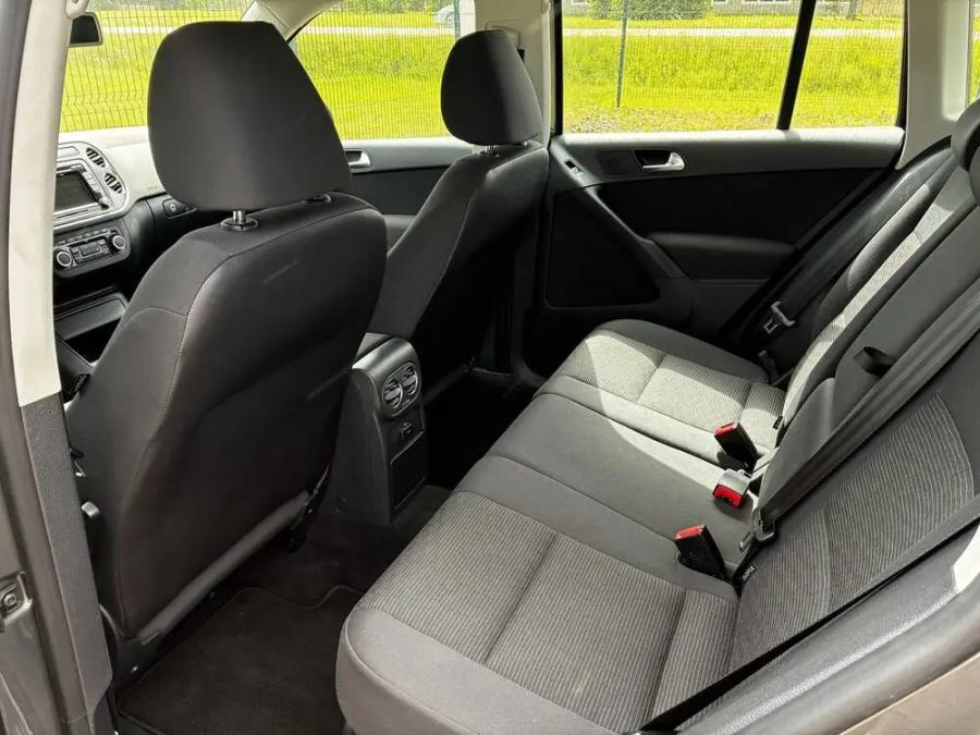 Pelēks Volkswagen Tiguan 2013 Saldus, ar dzinēja tilpumu 2.00 L un nobraukumu 225 tūkst. km par 8900 €, foto 10 vietnē AUTOMOTO.COM.LV