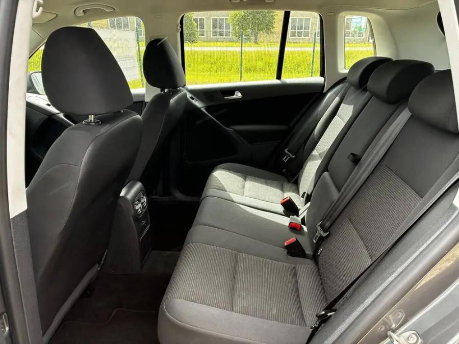 Pelēks Volkswagen Tiguan 2013 Saldus, ar dzinēja tilpumu 2.00 L un nobraukumu 225 tūkst. km par 8900 €, foto 11 vietnē AUTOMOTO.COM.LV