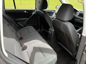 Pelēks Volkswagen Tiguan 2013 Saldus, ar dzinēja tilpumu 2.00 L un nobraukumu 225 tūkst. km par 8900 €, foto 12 vietnē AUTOMOTO.COM.LV