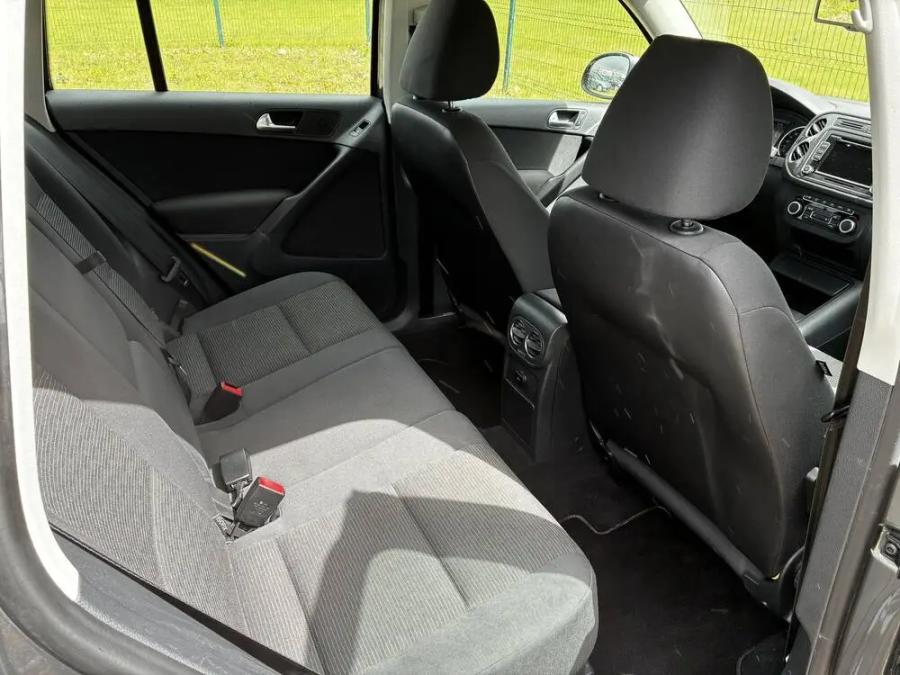 Pelēks Volkswagen Tiguan 2013 Saldus, ar dzinēja tilpumu 2.00 L un nobraukumu 225 tūkst. km par 8900 €, foto 12 vietnē AUTOMOTO.COM.LV