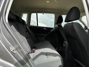 Pelēks Volkswagen Tiguan 2013 Saldus, ar dzinēja tilpumu 2.00 L un nobraukumu 225 tūkst. km par 8900 €, foto 13 vietnē AUTOMOTO.COM.LV