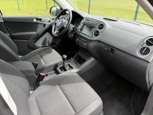 Pelēks Volkswagen Tiguan 2013 Saldus, ar dzinēja tilpumu 2.00 L un nobraukumu 225 tūkst. km par 8900 €, foto 14 vietnē AUTOMOTO.COM.LV
