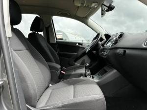 Pelēks Volkswagen Tiguan 2013 Saldus, ar dzinēja tilpumu 2.00 L un nobraukumu 225 tūkst. km par 8900 €, foto 15 vietnē AUTOMOTO.COM.LV