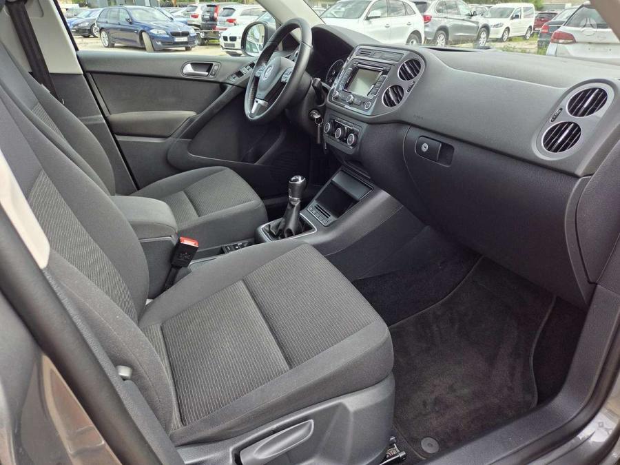 Pelēks Volkswagen Tiguan 2013 Utena, ar dzinēja tilpumu 1.40 L un nobraukumu 189 tūkst. km par 6950 €, foto 16 vietnē AUTOMOTO.COM.LV
