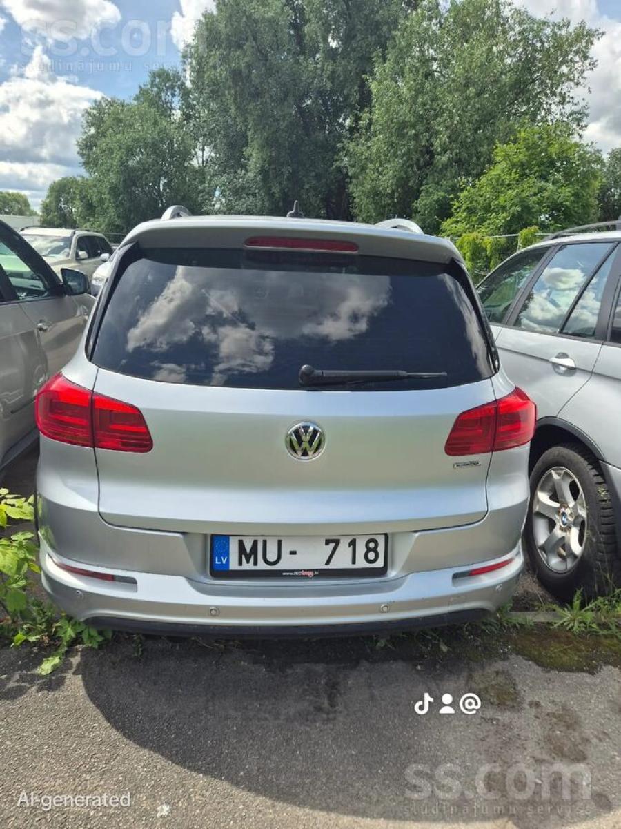 Grey Volkswagen Tiguan 2013 in Kraslava, with an engine capacity of 2.00 L and mileage of 298 thousand km for 6500 €, photo 3 on AUTOMOTO.COM.LV