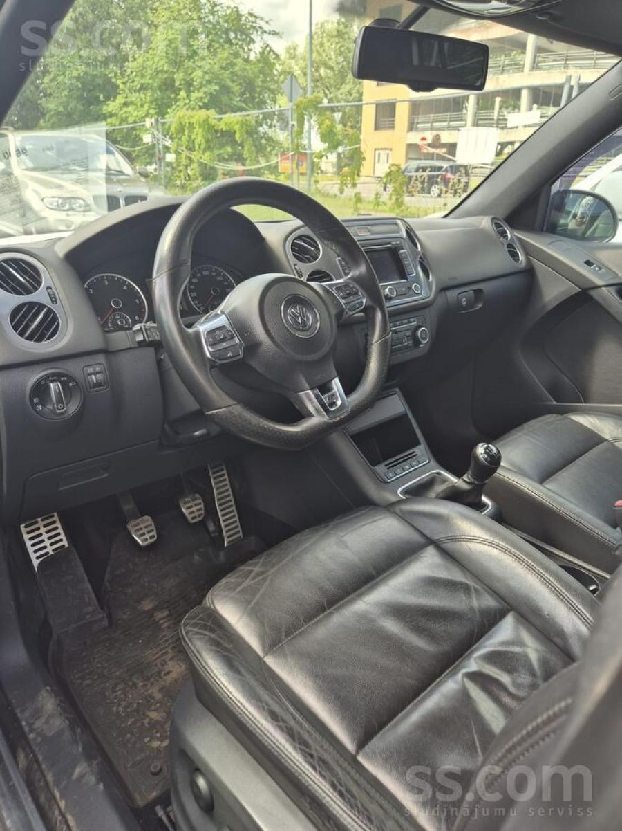 Grey Volkswagen Tiguan 2013 in Kraslava, with an engine capacity of 2.00 L and mileage of 298 thousand km for 6500 €, photo 4 on AUTOMOTO.COM.LV