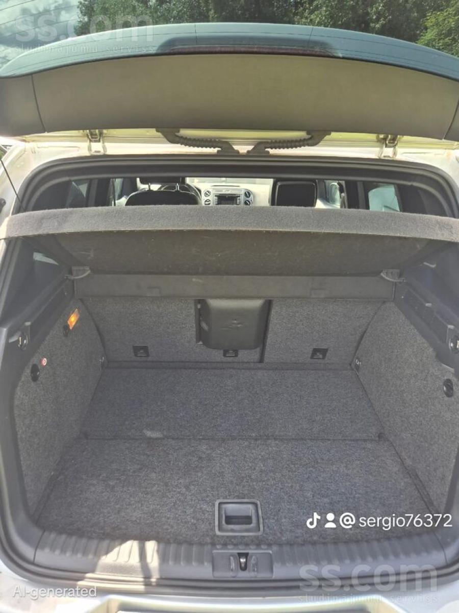 Grey Volkswagen Tiguan 2013 in Kraslava, with an engine capacity of 2.00 L and mileage of 298 thousand km for 6500 €, photo 5 on AUTOMOTO.COM.LV