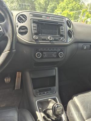 Grey Volkswagen Tiguan 2013 in Kraslava, with an engine capacity of 2.00 L and mileage of 298 thousand km for 6500 €, photo 7 on AUTOMOTO.COM.LV