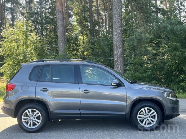 Grey Volkswagen Tiguan 2013 in Valmiera, with an engine capacity of 2.00 L and mileage of 0 thousand km for 9500 €, photo 5 on AUTOMOTO.COM.LV