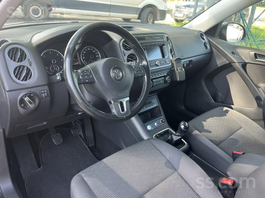Pelēks Volkswagen Tiguan 2013 Valmiera, ar dzinēja tilpumu 2.00 L un nobraukumu 0 tūkst. km par 9500 €, foto 8 vietnē AUTOMOTO.COM.LV
