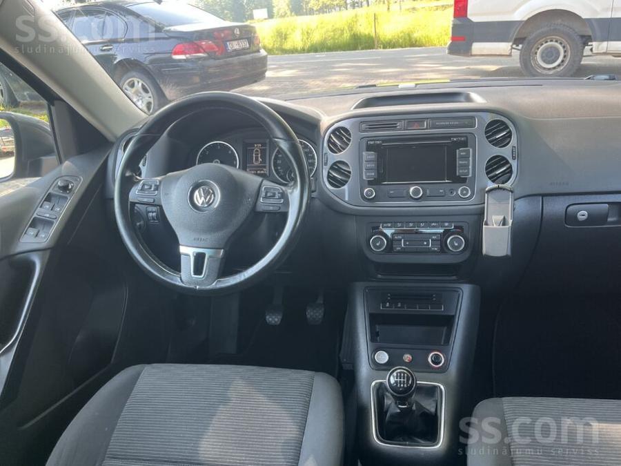Pelēks Volkswagen Tiguan 2013 Valmiera, ar dzinēja tilpumu 2.00 L un nobraukumu 0 tūkst. km par 9500 €, foto 9 vietnē AUTOMOTO.COM.LV