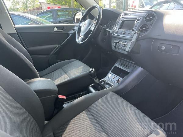 Grey Volkswagen Tiguan 2013 in Valmiera, with an engine capacity of 2.00 L and mileage of 0 thousand km for 9500 €, photo 9 on AUTOMOTO.COM.LV