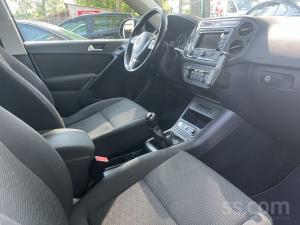 Pelēks Volkswagen Tiguan 2013 Valmiera, ar dzinēja tilpumu 2.00 L un nobraukumu 0 tūkst. km par 9500 €, foto 10 vietnē AUTOMOTO.COM.LV