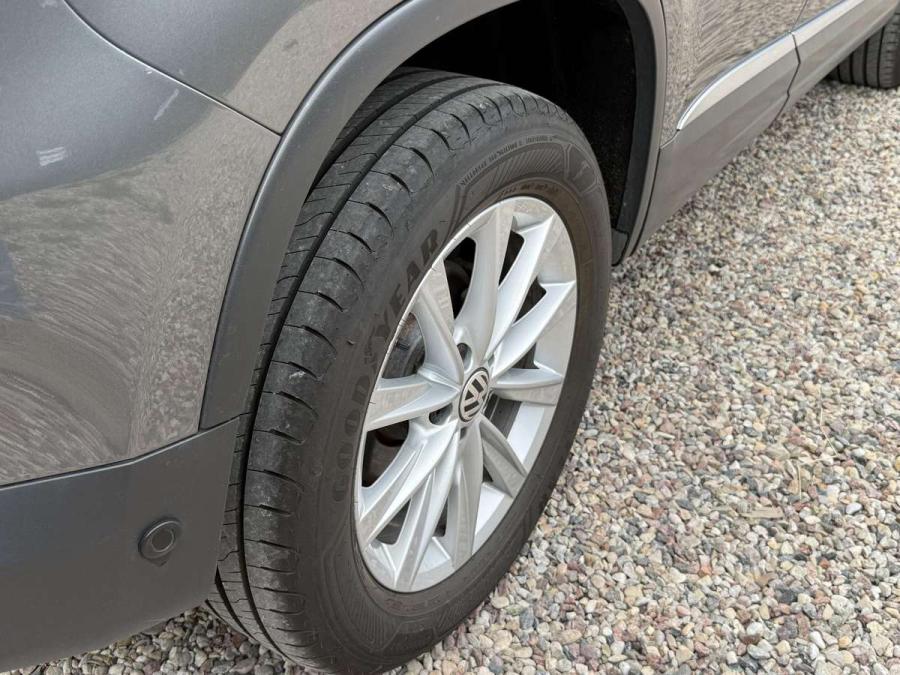 Pelēks Volkswagen Tiguan 2013 Kauņa, ar dzinēja tilpumu 1.97 L un nobraukumu 231 tūkst. km par 9700 €, foto 8 vietnē AUTOMOTO.COM.LV