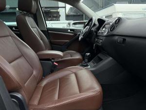 Pelēks Volkswagen Tiguan 2013 Kauņa, ar dzinēja tilpumu 1.97 L un nobraukumu 231 tūkst. km par 9700 €, foto 13 vietnē AUTOMOTO.COM.LV