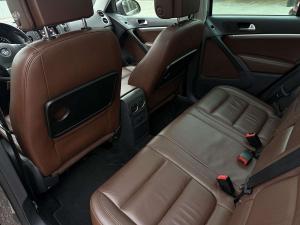 Pelēks Volkswagen Tiguan 2013 Kauņa, ar dzinēja tilpumu 1.97 L un nobraukumu 231 tūkst. km par 9700 €, foto 18 vietnē AUTOMOTO.COM.LV