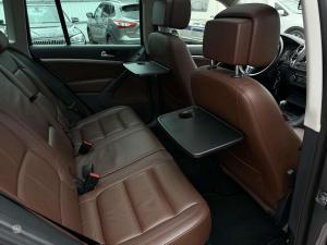 Pelēks Volkswagen Tiguan 2013 Kauņa, ar dzinēja tilpumu 1.97 L un nobraukumu 231 tūkst. km par 9700 €, foto 20 vietnē AUTOMOTO.COM.LV
