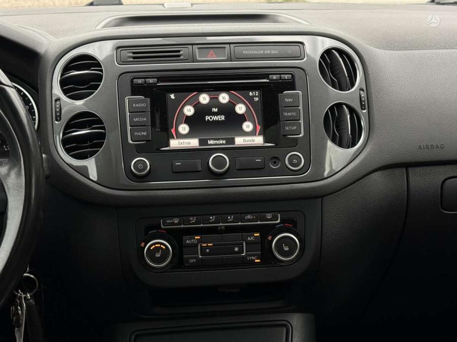 Pelēks Volkswagen Tiguan 2013 Kauņa, ar dzinēja tilpumu 1.97 L un nobraukumu 231 tūkst. km par 9700 €, foto 24 vietnē AUTOMOTO.COM.LV