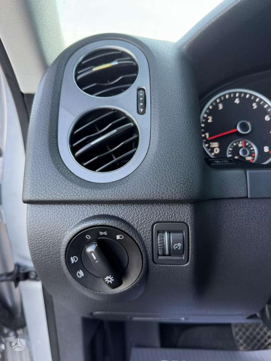 Pelēks Volkswagen Tiguan 2013 Kretinga, ar dzinēja tilpumu 1.98 L un nobraukumu 181 tūkst. km par 7500 €, foto 16 vietnē AUTOMOTO.COM.LV