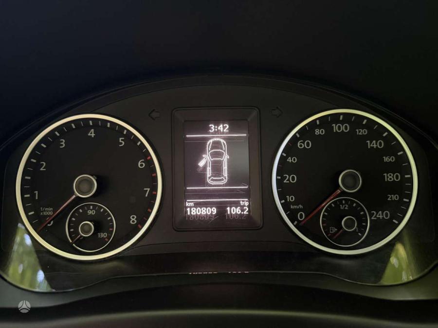 Pelēks Volkswagen Tiguan 2013 Kretinga, ar dzinēja tilpumu 1.98 L un nobraukumu 181 tūkst. km par 7500 €, foto 19 vietnē AUTOMOTO.COM.LV