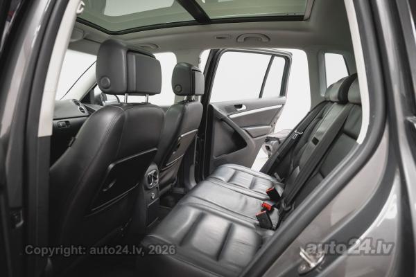 Pelēks Volkswagen Tiguan 2013 Tartu, ar dzinēja tilpumu 2.00 L un nobraukumu 275 tūkst. km par 9900 €, foto 7 vietnē AUTOMOTO.COM.LV