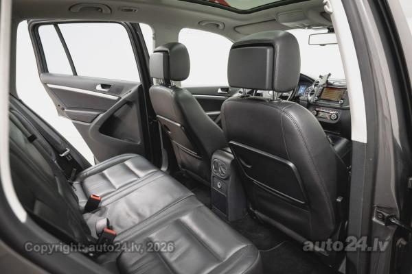 Pelēks Volkswagen Tiguan 2013 Tartu, ar dzinēja tilpumu 2.00 L un nobraukumu 275 tūkst. km par 9900 €, foto 9 vietnē AUTOMOTO.COM.LV