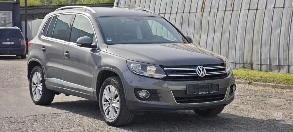 Grey Volkswagen Tiguan 2013 in Utena, with an engine capacity of 1.39 L and mileage of 290 thousand km for 7990 €, photo 3 on AUTOMOTO.COM.LV