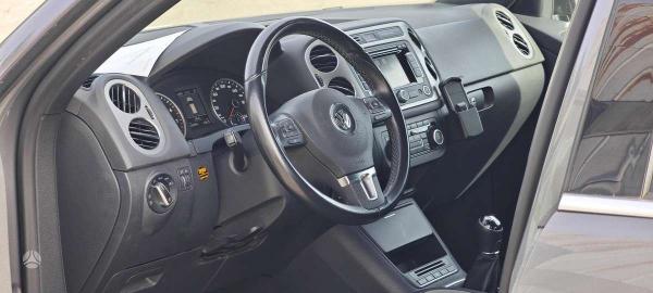 Grey Volkswagen Tiguan 2013 in Utena, with an engine capacity of 1.39 L and mileage of 290 thousand km for 7990 €, photo 11 on AUTOMOTO.COM.LV