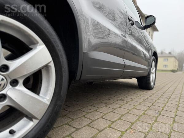 Grey Volkswagen Tiguan 2014 in Jelgava, with an engine capacity of 2.00 L and mileage of 243 thousand km for 9900 €, photo 8 on AUTOMOTO.COM.LV
