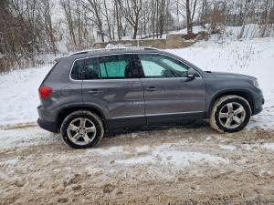 Grey Volkswagen Tiguan 2014 in Vilnius, with an engine capacity of 1.98 L and mileage of 234 thousand km for 5300 €, photo 3 on AUTOMOTO.COM.LV