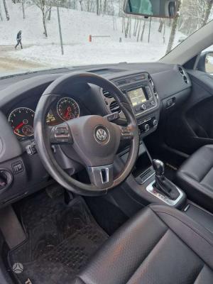Grey Volkswagen Tiguan 2014 in Vilnius, with an engine capacity of 1.98 L and mileage of 234 thousand km for 5300 €, photo 5 on AUTOMOTO.COM.LV