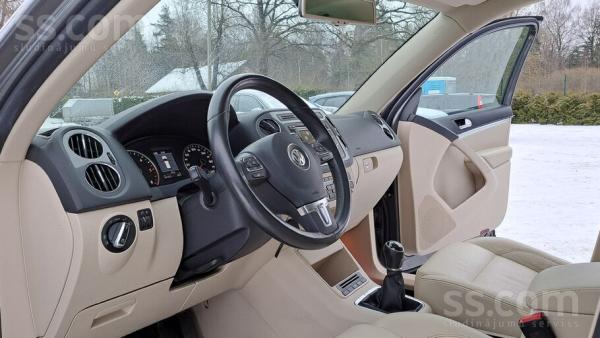 Pelēks Volkswagen Tiguan 2014 Jelgava, ar dzinēja tilpumu 2.00 L un nobraukumu 241 tūkst. km par 10990 €, foto 7 vietnē AUTOMOTO.COM.LV