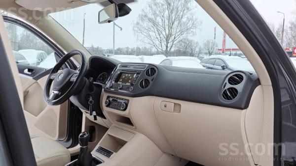 Pelēks Volkswagen Tiguan 2014 Jelgava, ar dzinēja tilpumu 2.00 L un nobraukumu 241 tūkst. km par 10990 €, foto 8 vietnē AUTOMOTO.COM.LV