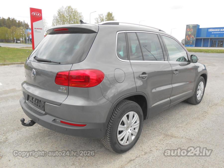 Grey Volkswagen Tiguan 2014 in Viljandi, with an engine capacity of 2.00 L and mileage of 182 thousand km for 10590 €, photo 3 on AUTOMOTO.COM.LV