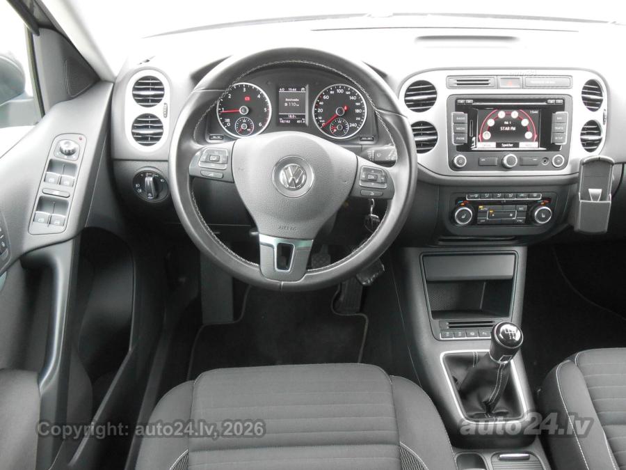 Grey Volkswagen Tiguan 2014 in Viljandi, with an engine capacity of 2.00 L and mileage of 182 thousand km for 10590 €, photo 6 on AUTOMOTO.COM.LV