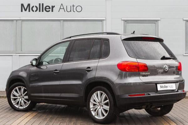 Grey Volkswagen Tiguan 2014 in Ventspils, with an engine capacity of 2.00 L and mileage of 212 thousand km for 10000 €, photo 3 on AUTOMOTO.COM.LV