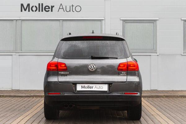 Grey Volkswagen Tiguan 2014 in Ventspils, with an engine capacity of 2.00 L and mileage of 212 thousand km for 10000 €, photo 4 on AUTOMOTO.COM.LV