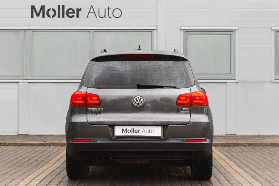 Pelēks Volkswagen Tiguan 2014 Ventspils, ar dzinēja tilpumu 2.00 L un nobraukumu 212 tūkst. km par 10000 €, foto 5 vietnē AUTOMOTO.COM.LV