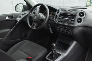 Pelēks Volkswagen Tiguan 2014 Ventspils, ar dzinēja tilpumu 2.00 L un nobraukumu 212 tūkst. km par 10000 €, foto 13 vietnē AUTOMOTO.COM.LV