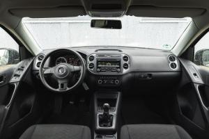 Pelēks Volkswagen Tiguan 2014 Ventspils, ar dzinēja tilpumu 2.00 L un nobraukumu 212 tūkst. km par 10000 €, foto 14 vietnē AUTOMOTO.COM.LV