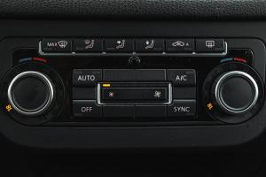 Pelēks Volkswagen Tiguan 2014 Ventspils, ar dzinēja tilpumu 2.00 L un nobraukumu 212 tūkst. km par 10000 €, foto 22 vietnē AUTOMOTO.COM.LV
