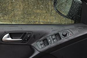 Pelēks Volkswagen Tiguan 2014 Ventspils, ar dzinēja tilpumu 2.00 L un nobraukumu 212 tūkst. km par 10000 €, foto 24 vietnē AUTOMOTO.COM.LV