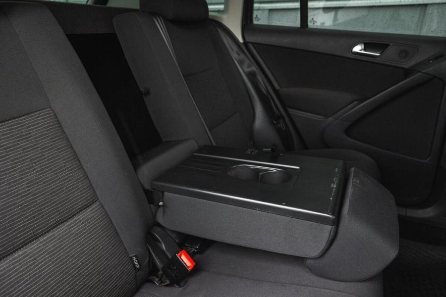 Pelēks Volkswagen Tiguan 2014 Ventspils, ar dzinēja tilpumu 2.00 L un nobraukumu 212 tūkst. km par 10000 €, foto 27 vietnē AUTOMOTO.COM.LV