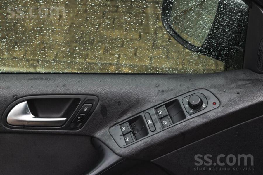 Pelēks Volkswagen Tiguan 2014 Ventspils, ar dzinēja tilpumu 2.00 L un nobraukumu 212 tūkst. km par 10000 €, foto 24 vietnē AUTOMOTO.COM.LV
